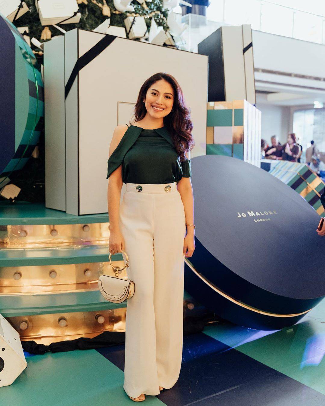 Calon Ibu Negara, Intip Gaya Cynthia Riza Istri Giring Eks Nidji Calon Ibu Negara, Intip Gaya Cynthia Riza Istri Giring Eks Nidji