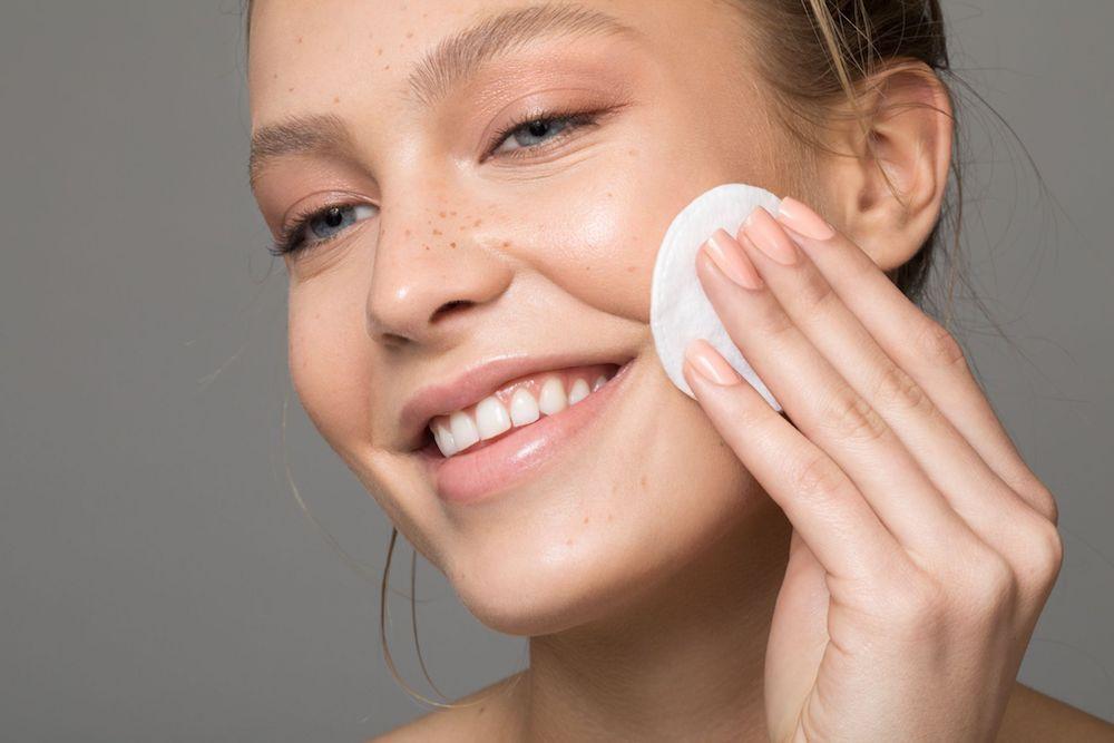 5 Tips Mudah Double Cleansing Untuk Kulit Berjerawat
