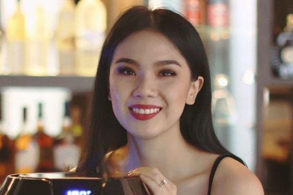 7 Pesona Devina Hermawan, Chef yang Pamer Pisau Mahal 7 Pesona Devina Hermawan, Chef yang Pamer Pisau Mahal