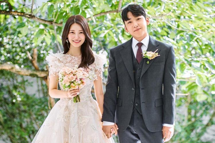 5 Artis Korea yang Mengumumkan Pernikahan di Awal Tahun 2023 5 Artis Korea yang Mengumumkan Pernikahan di Awal Tahun 2023
